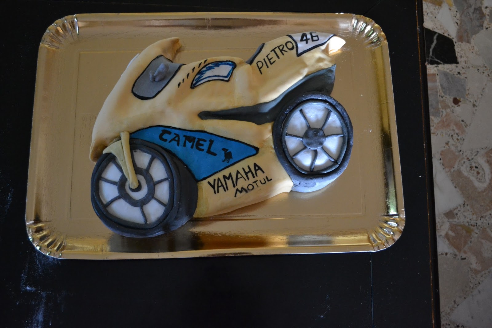HOBBY TORTE: TORTA MOTO YAMAHA PASSO A PASSO