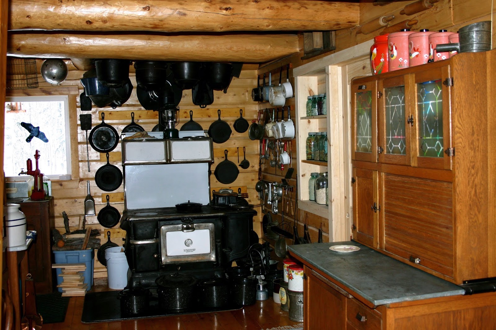 What's It Really Like To Live In A Log Cabin In Alaska? | Bearfoot ...