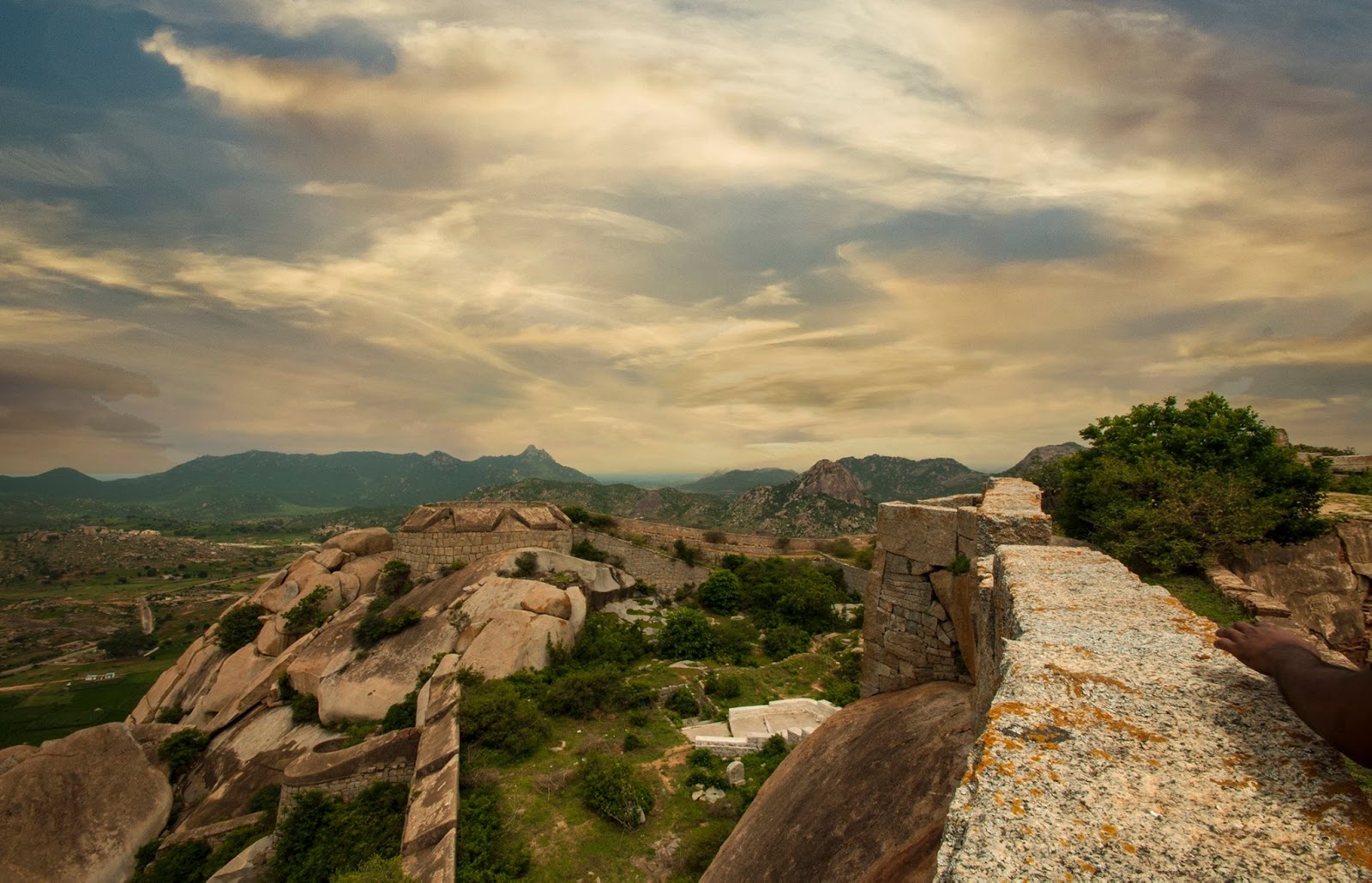 Day trek to Gudibande Fort and Avalabetta Hillock