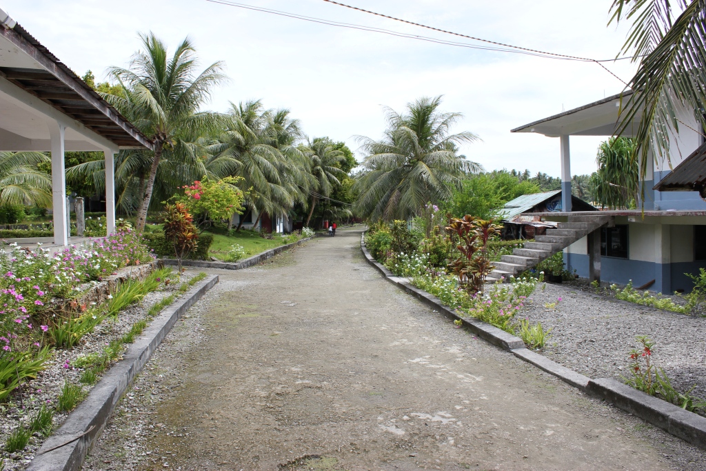 Cocktails out of Coconuts: Mokil Trip