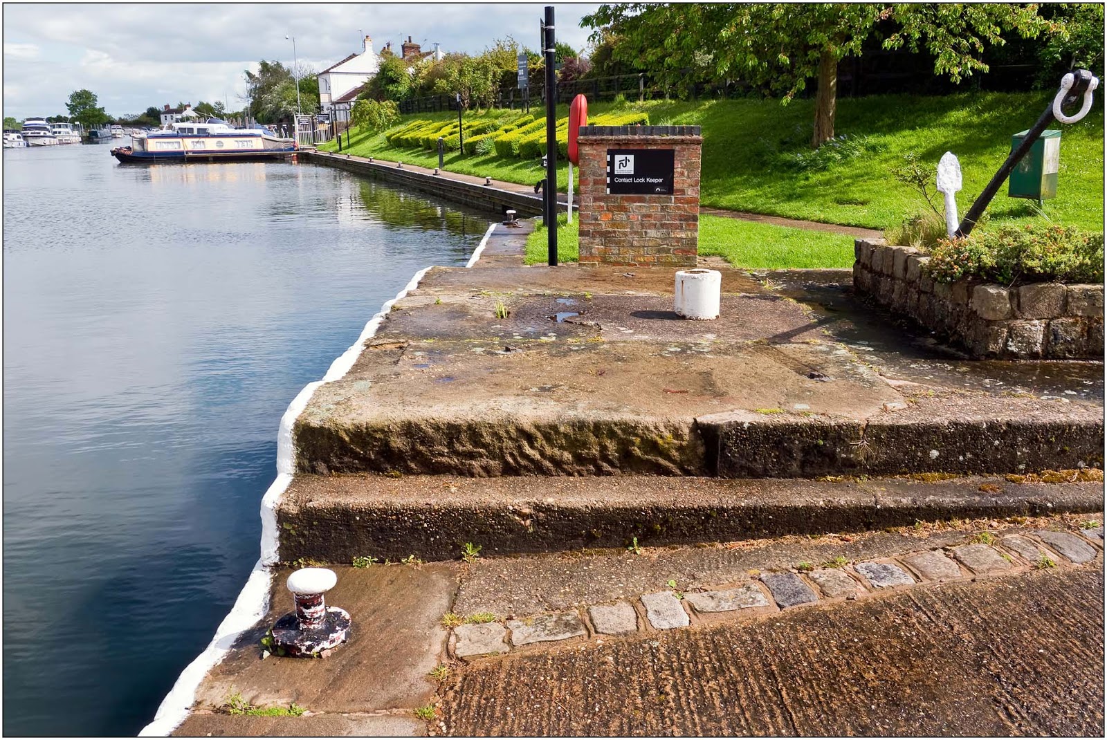 Lincolnshire Cam: Torksey Lock. (1 of 2)
