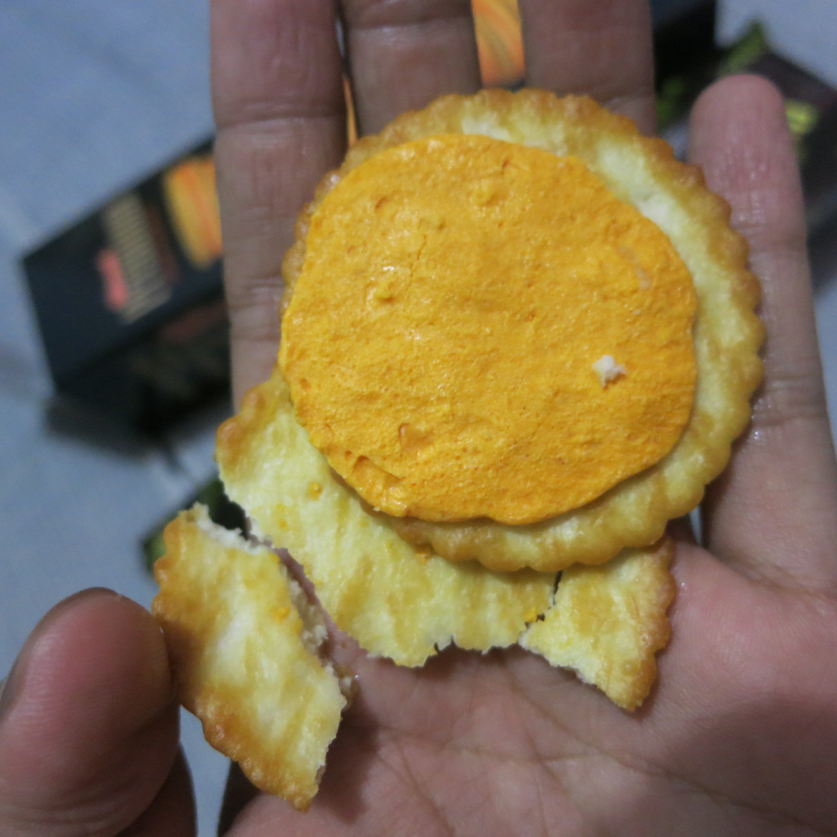 Knack 4 Snacks!: Rebisco's Hansel Premium Cheese Sandwich