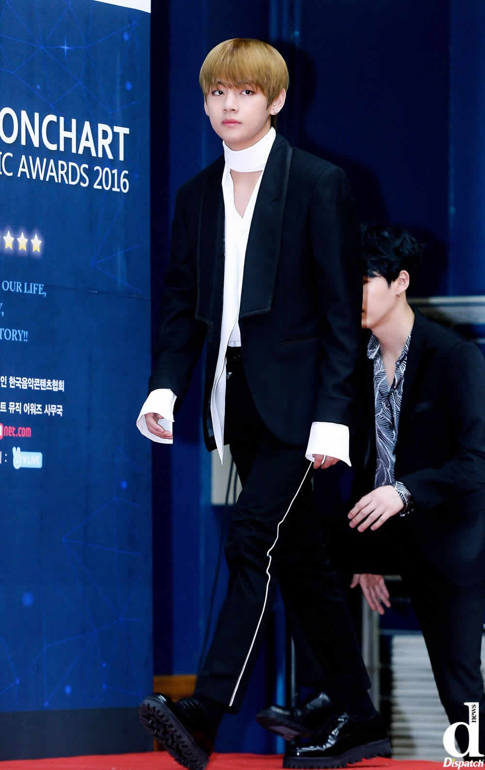 V de BTS podría ser el IDOL más fashion y estos 12 trajes lo demuestran ...