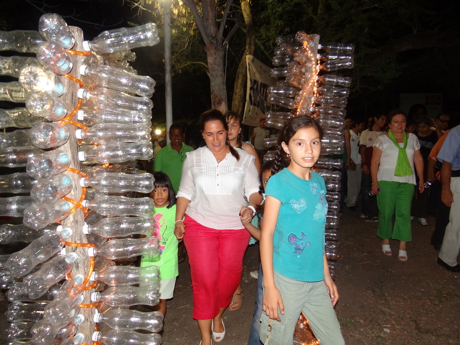 VaXtuxpan. Periodismo Virtual.: EXITOSA EXPOSICIÓN DE ARTE EN PET