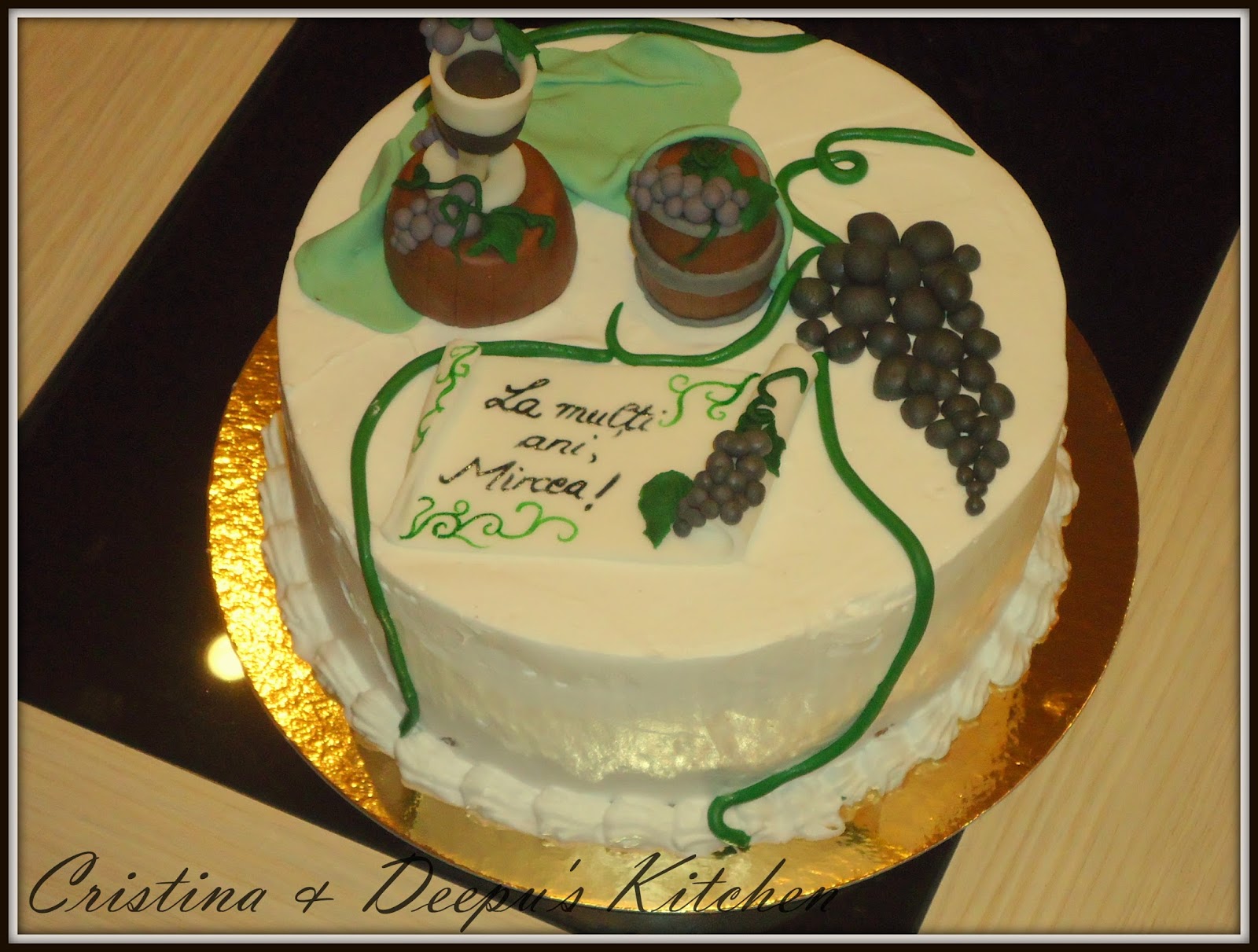 Cristina & Deepu's Kitchen: Tort decor struguri / Grapes cake decoration