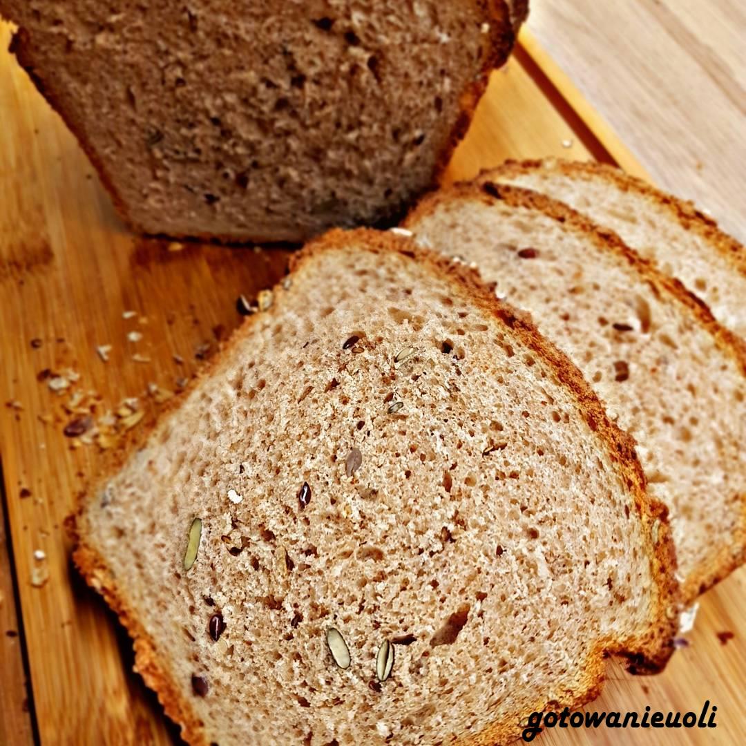 Chleb orkiszowy pełnoziarnisty na maślance.
