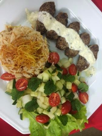 MINI QUIBE COM MOLHO DE IOGURTE. COM ANA TOMAZONI