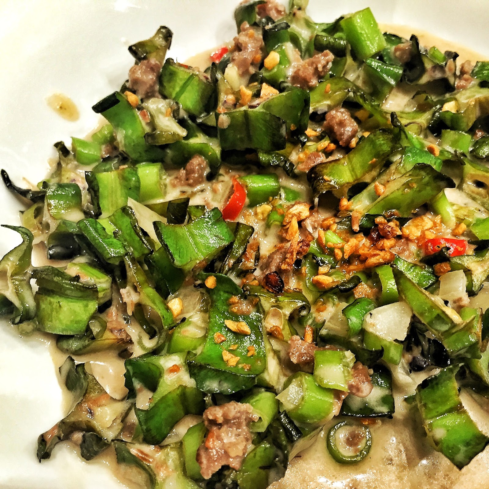 What Mary Loves: Love at First Bite: Manam