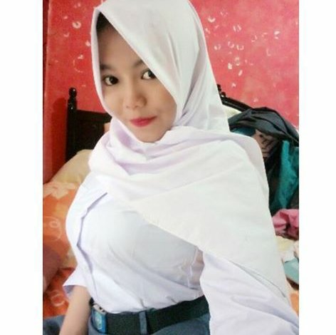 VIDEO MESUM GADIS NAKAL BERHIJAB MUNCRAT DI SUSU
