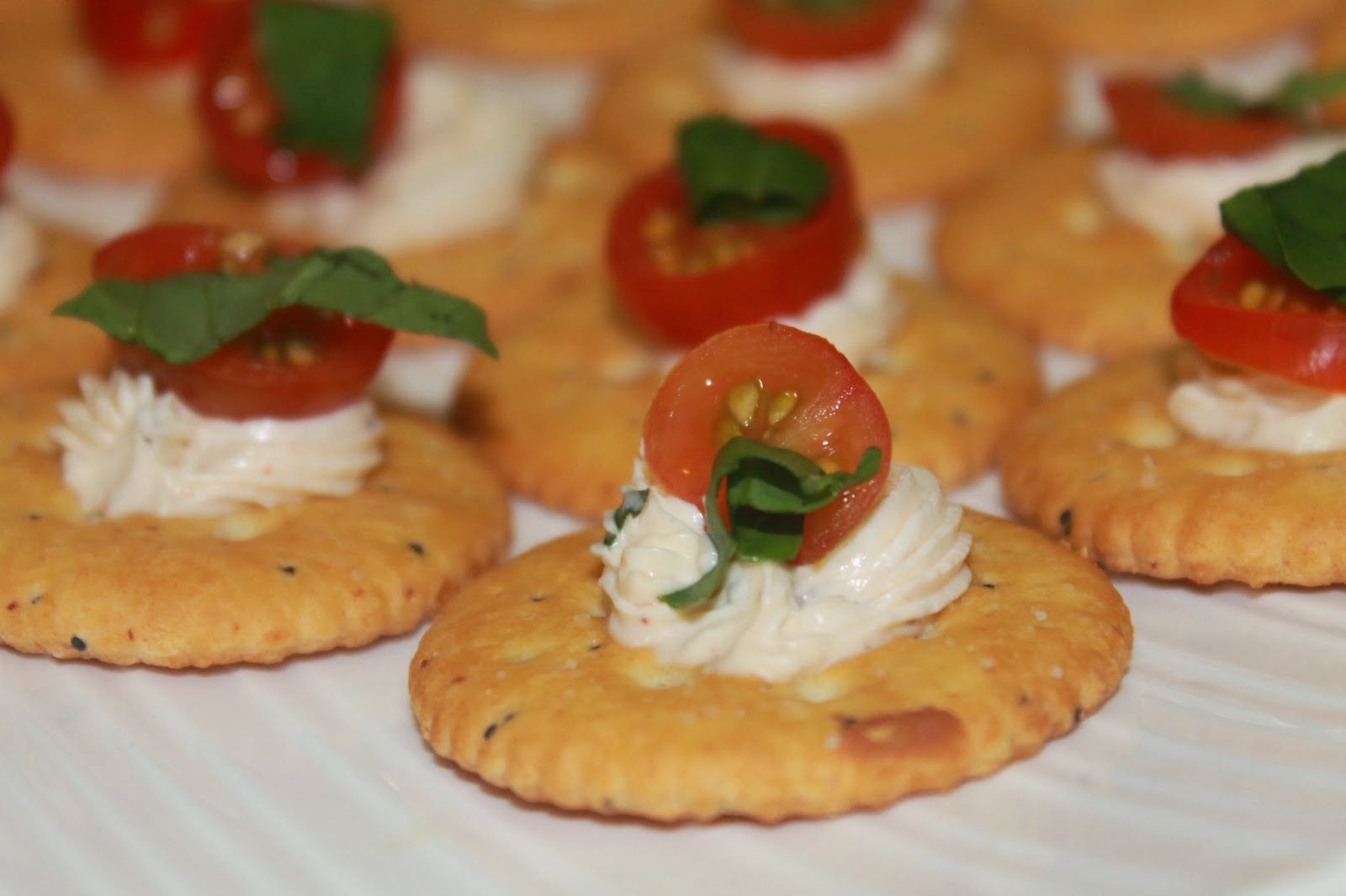 VineelaSiva: Ritz Crackers Snack with Yummy Dip
