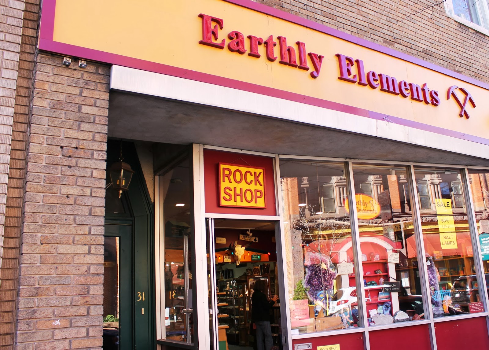 Keep It Downtown: Earthy Elements