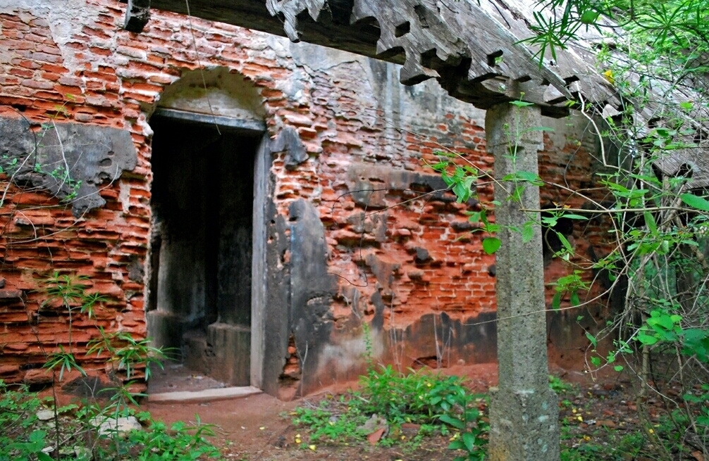 Tamilnadu Tourism: Eraniel Palace Ruins, Eraniel, Kanyakumari