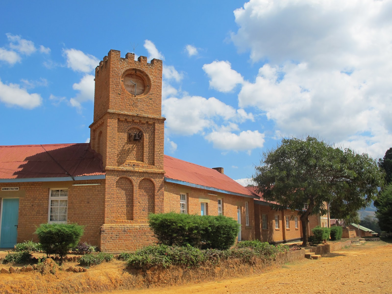 Leo in Malawi: Livingstonia - Buildings