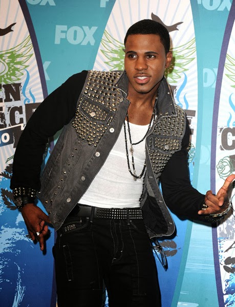 DIY CHALECO DENIM CON TACHUELAS | Manualidades