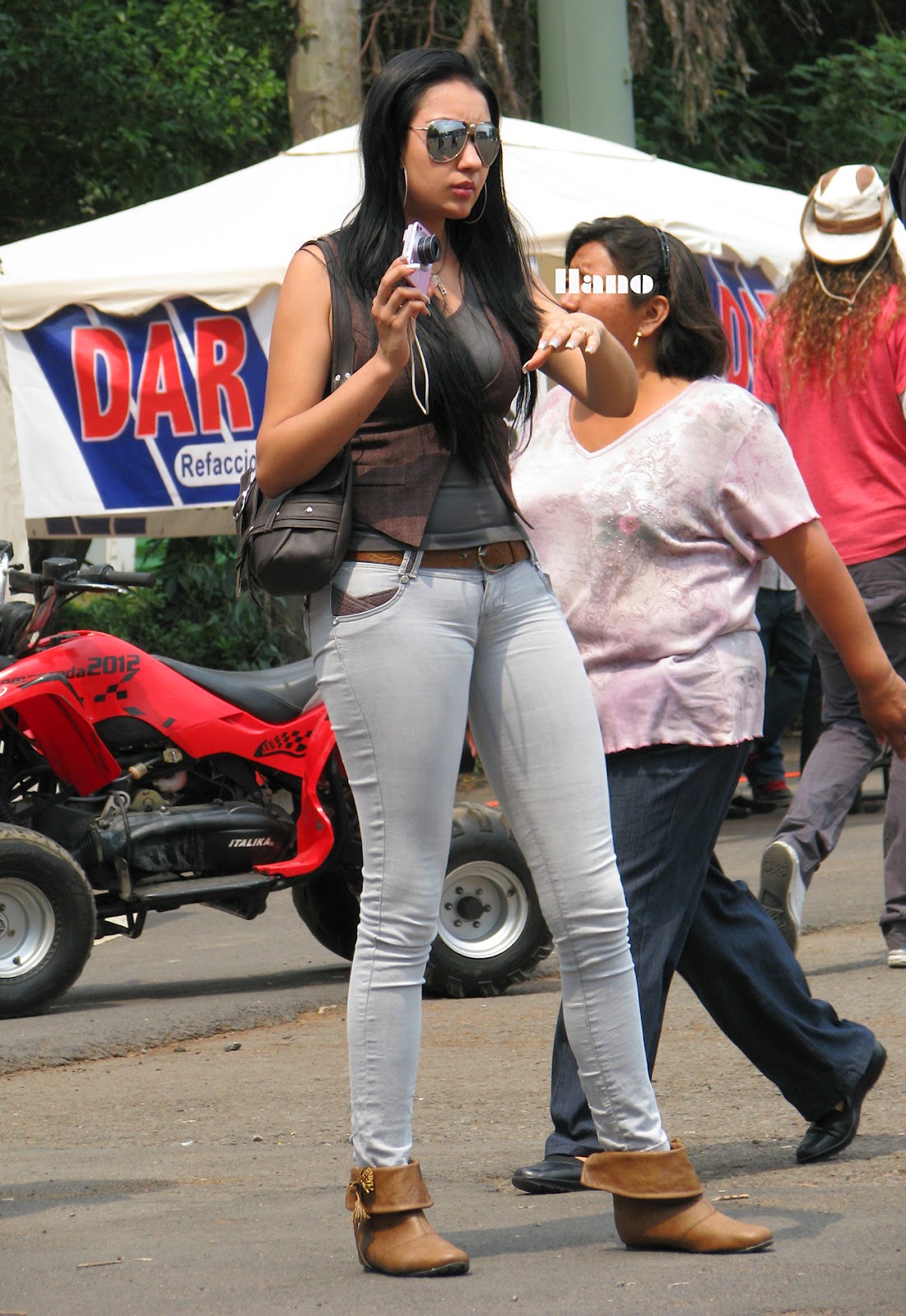 Big ass and perfect in jeans | Divine Butts - Candid Asses blog