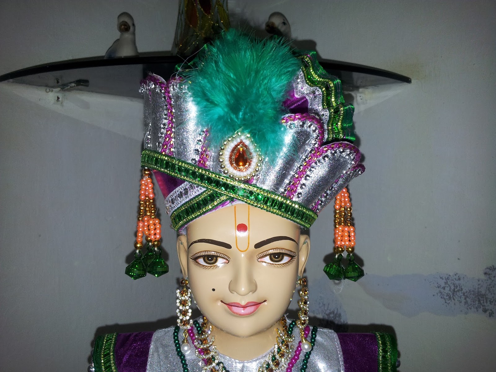 Murti's Of Load Swaminarayan: Sample Design of PAGH/MUKUT