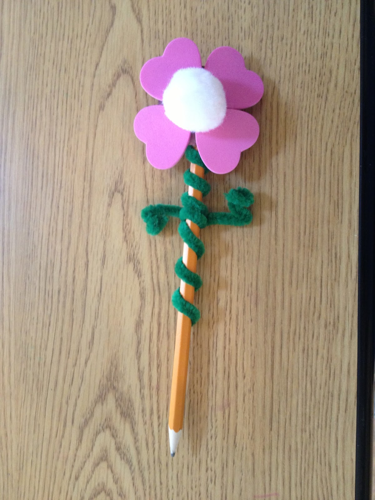 Evergreen Montessori House: Decorative Pencil - Flower