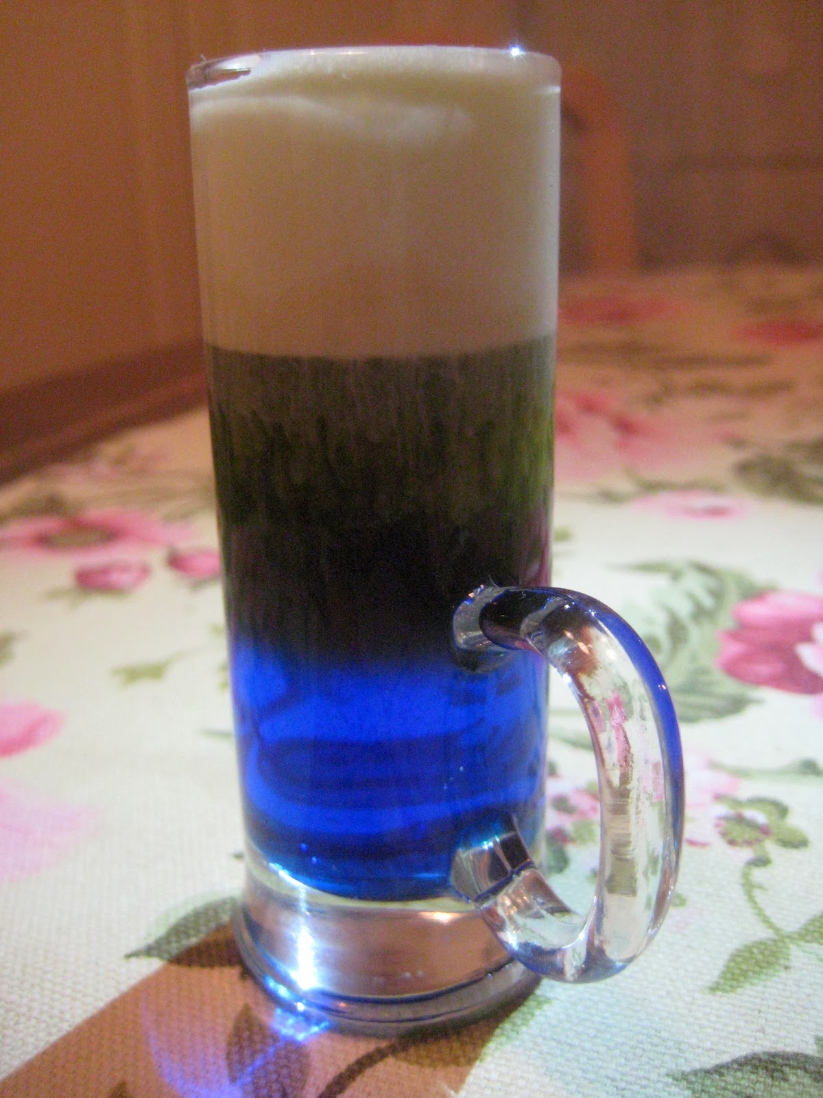 Unistus. Kirg. Toimetamised.: Sini-must-valge pits täiskasvanutele