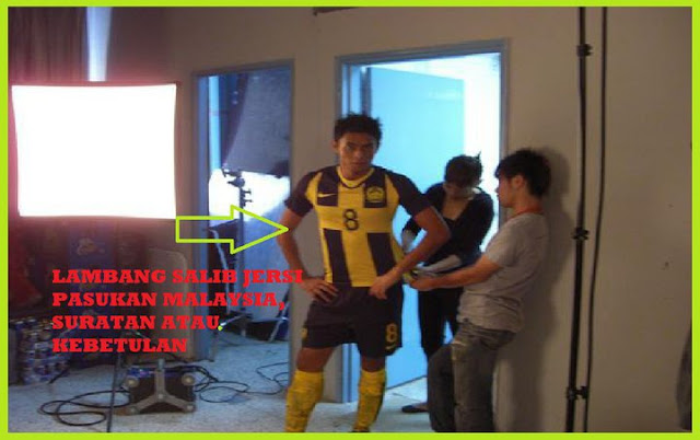 Lambang salib pada tingkap bangunan IPD Pendang