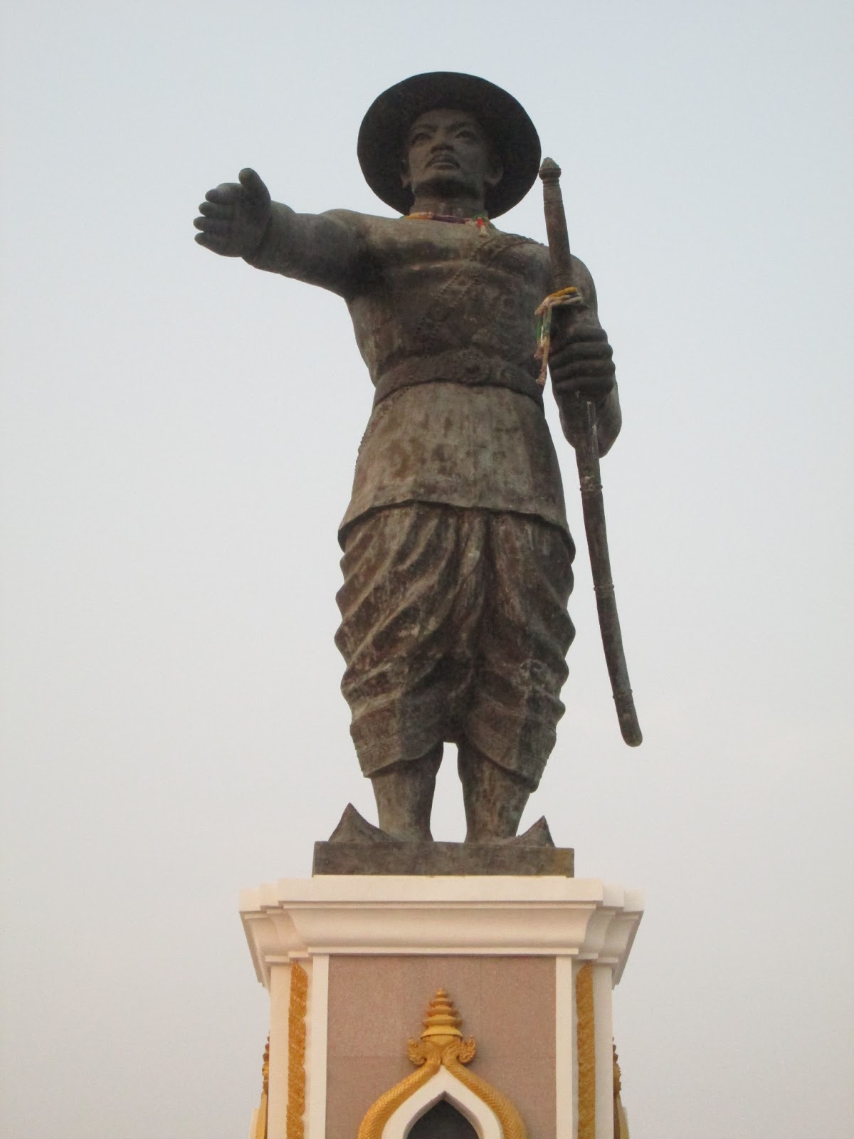 Les Gonzos font le Tour du Monde: Laos : Épisode 1 : Vientiane, une ...