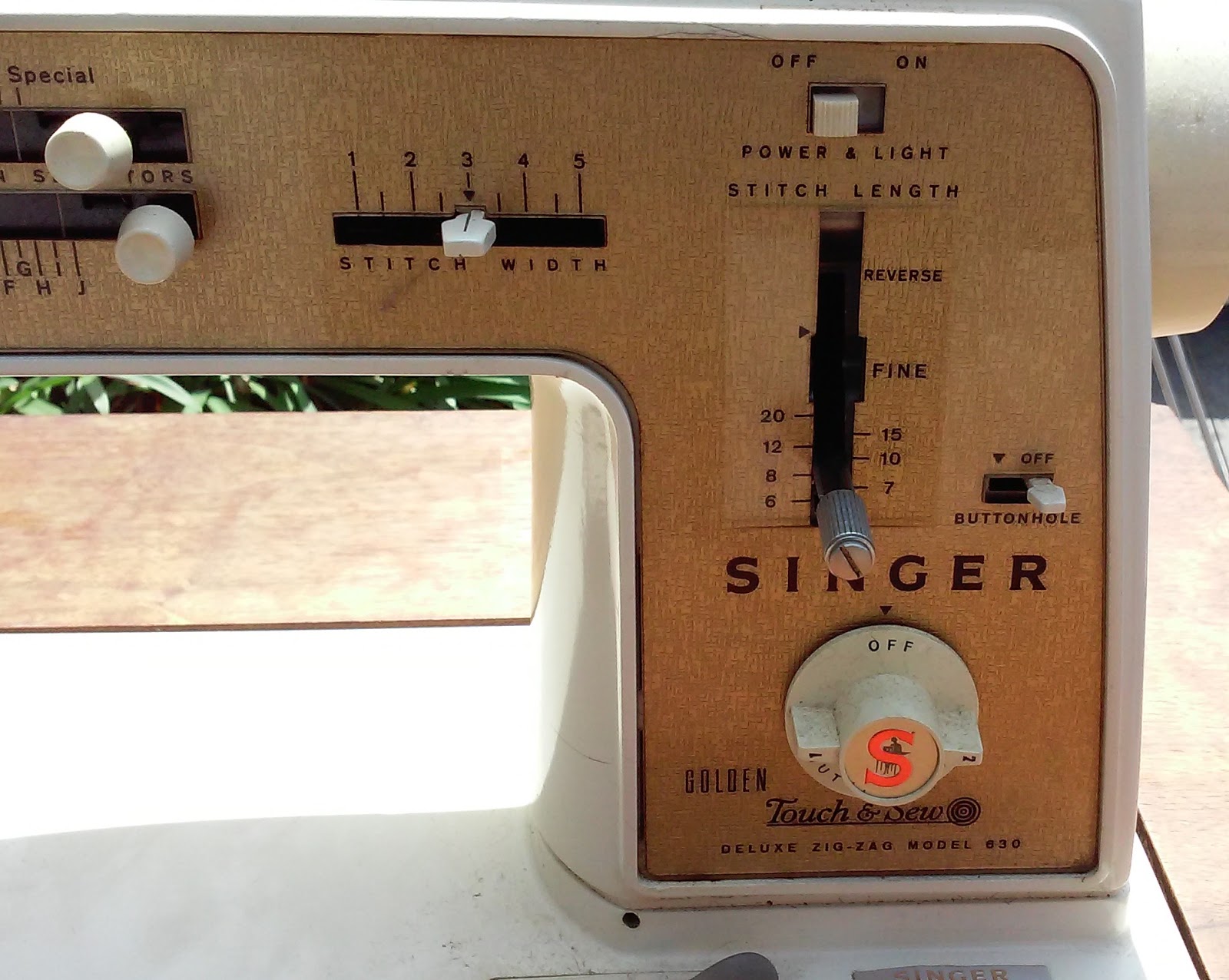 UHURU FURNITURE & COLLECTIBLES: SOLD Danish Style Singer 630 Sewing ...