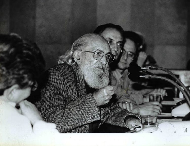 OTRAƎDUCACION: Paulo Freire