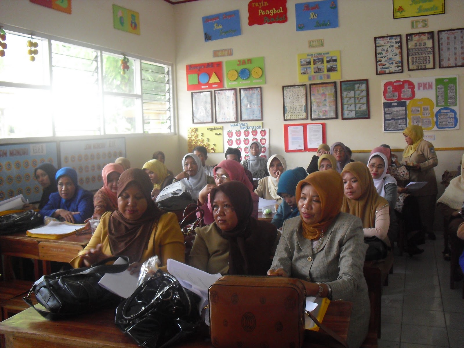 BATARI GURU: FOTO-FOTO KEGIATAN KKG