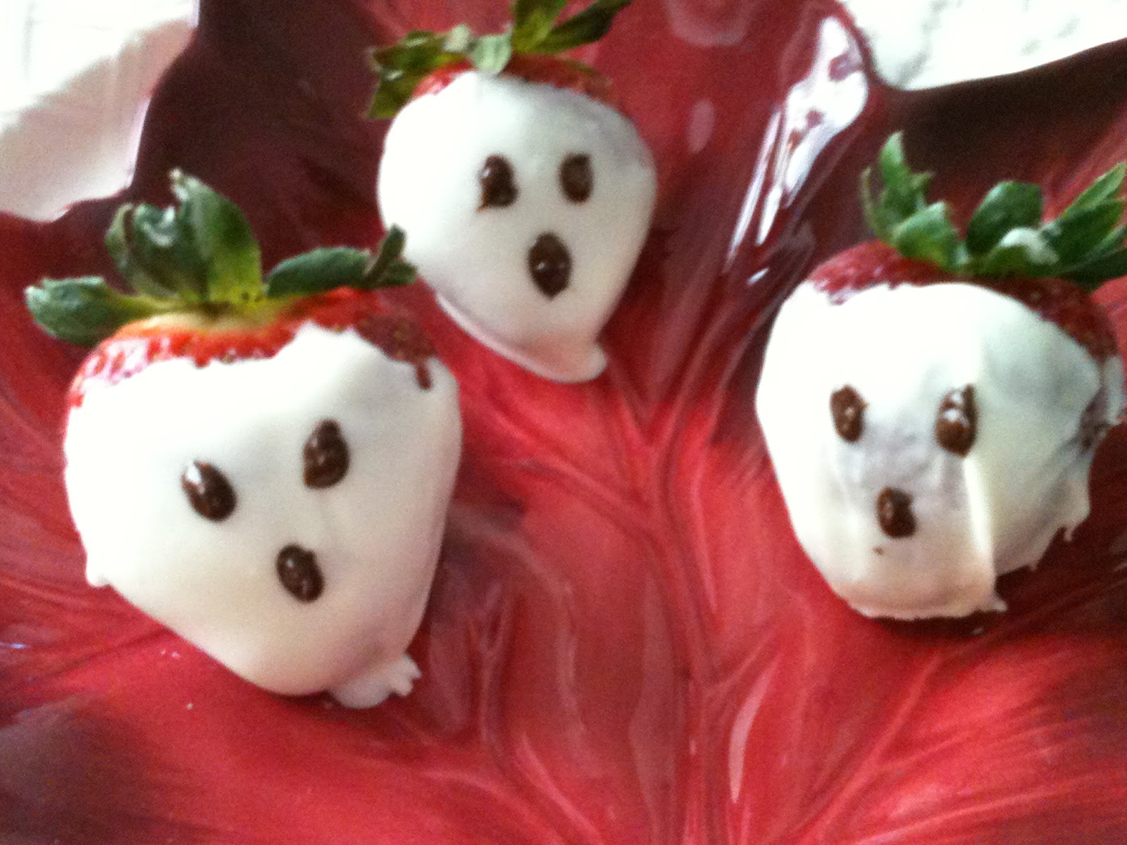 Kitty's Kozy Kitchen: Scary Berries