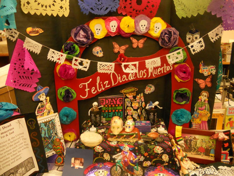 Library Displays: Day of the Dead - Dia de Los Muertos