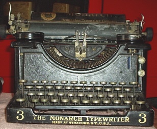 Davis Typewriter Works: The Monarch Typewriter - a brief review