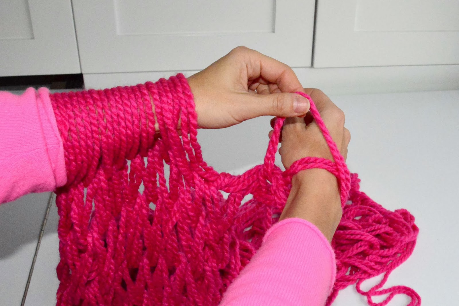 Aesthetic Nest: Knitting: Arm Knit Infinity Cowl (Tutorial)