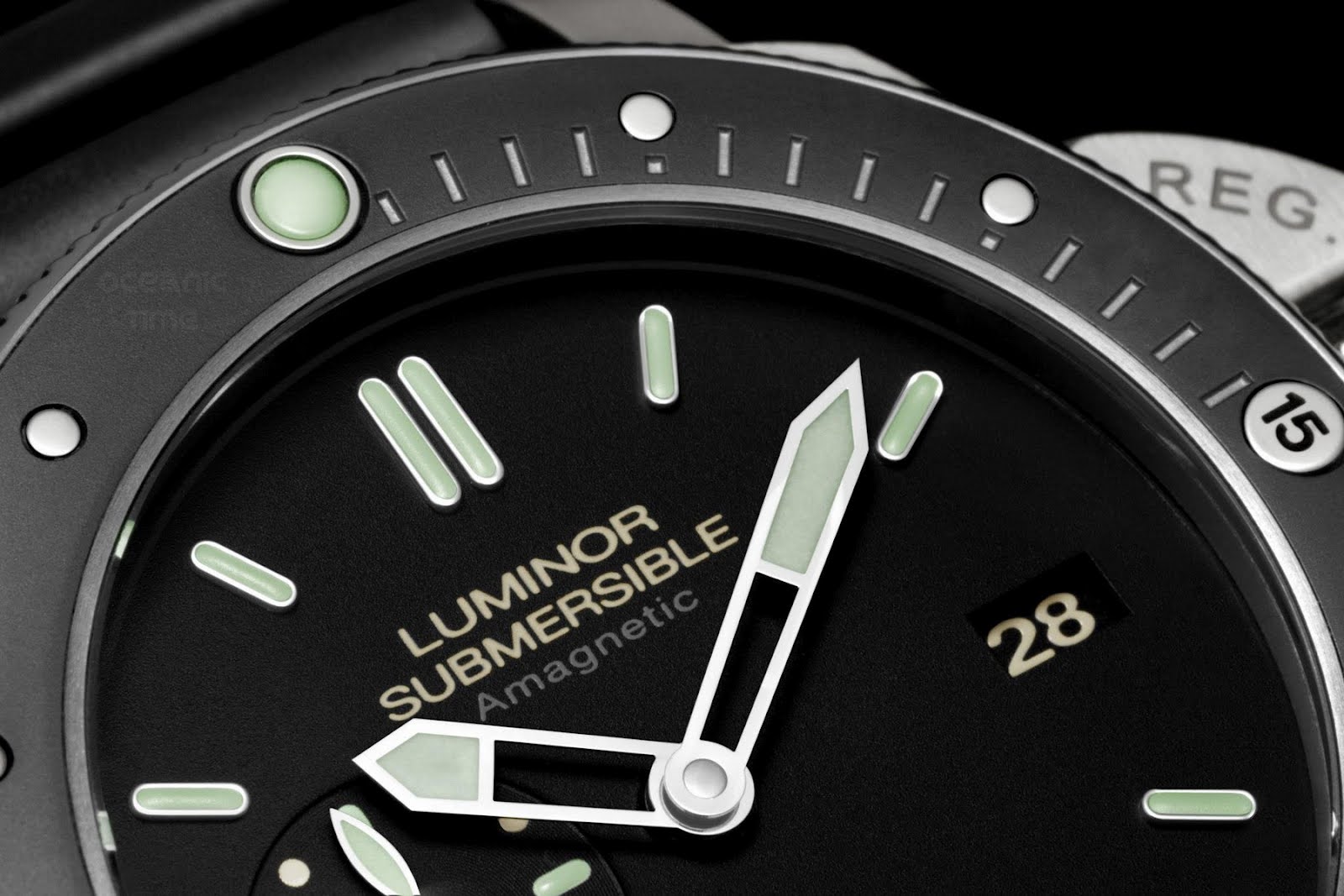 OceanicTime: PANERAI Luminor Submersible AMAGNETIC PAM 389