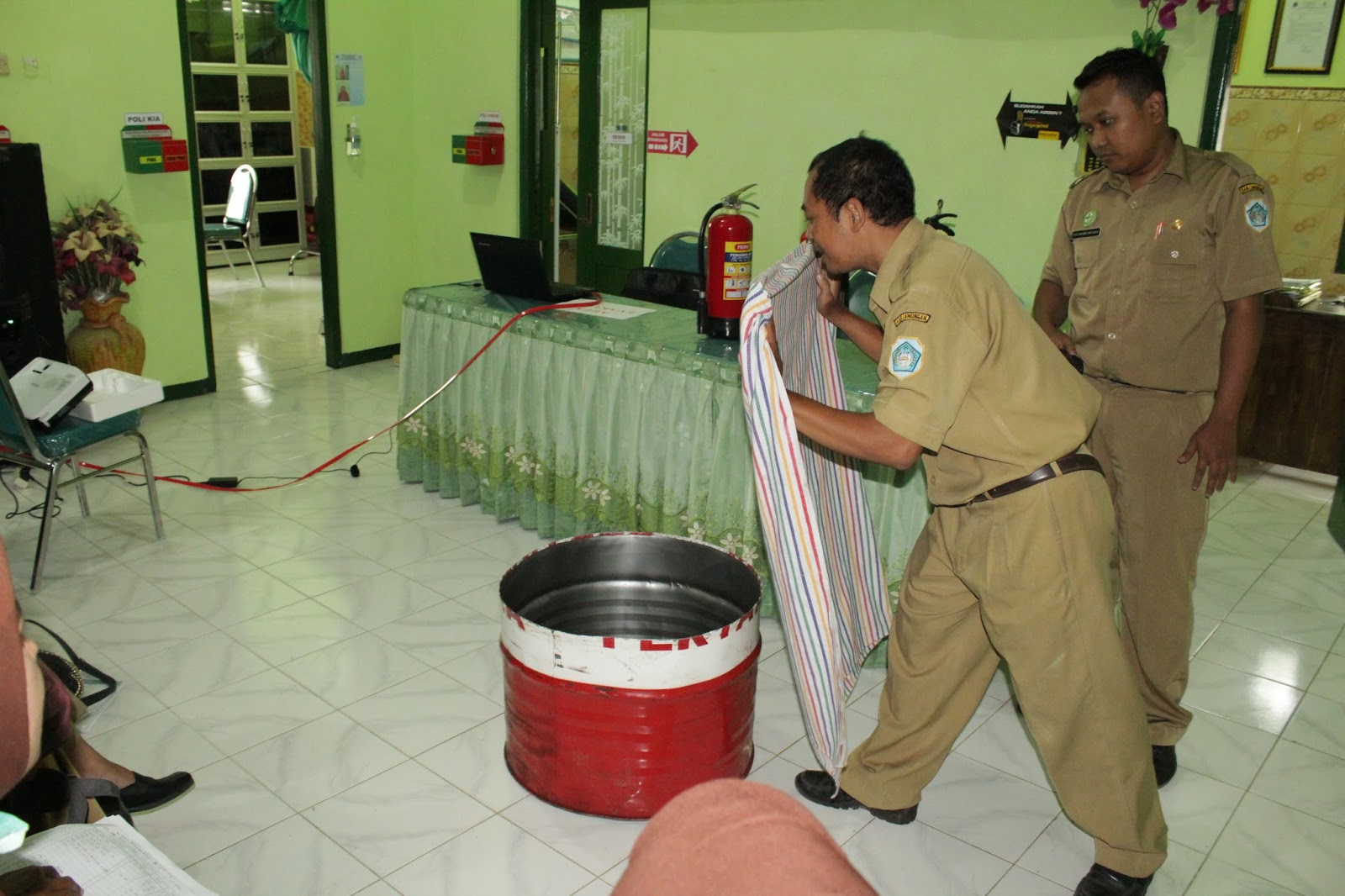 Puskesmas Laren Cara Memadamkan Api Dengan Cara Tradisional Modern