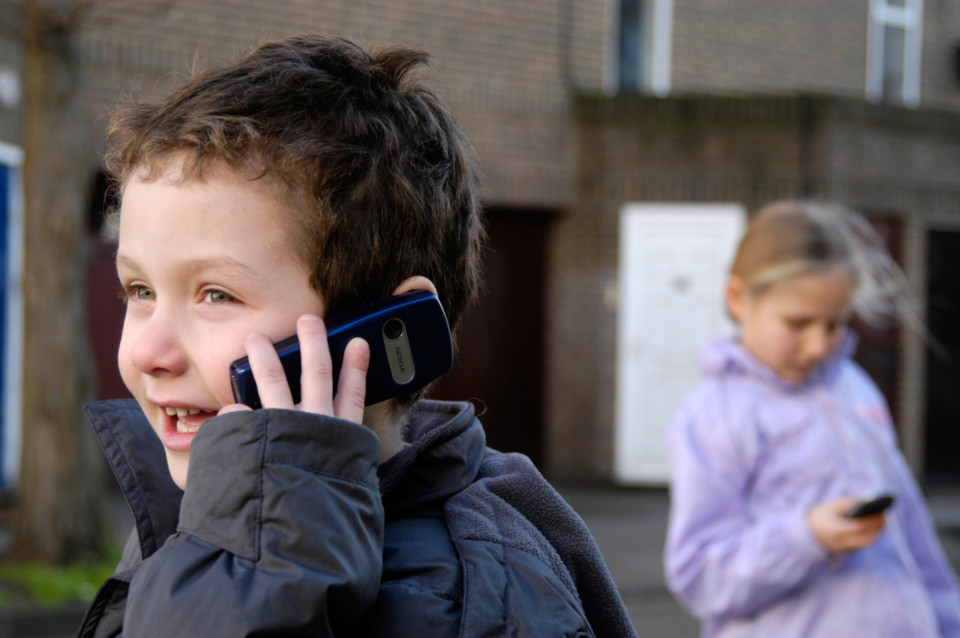 Helge Scherlund's eLearning News: KIDS are getting their first phone at ...