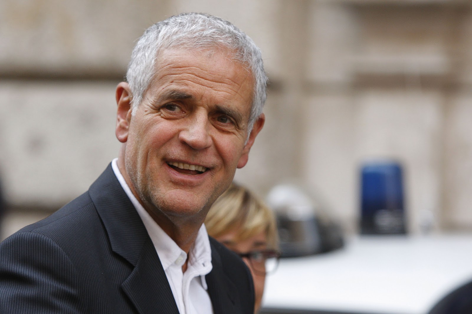 Bechis Blog: Formigoni leva l'imbarazzo a Passera per l'albergo di famiglia