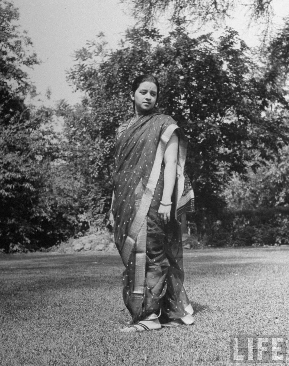 Women Modelling Indian Saries - June 1945 Photoshoot - Old Indian Photos