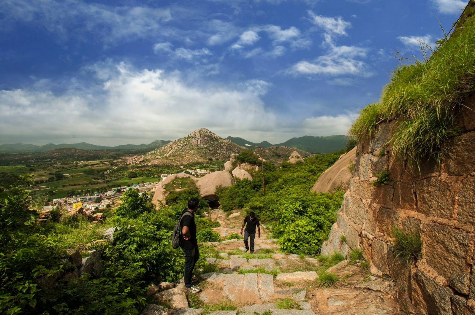 Day trek to Gudibande Fort and Avalabetta Hillock