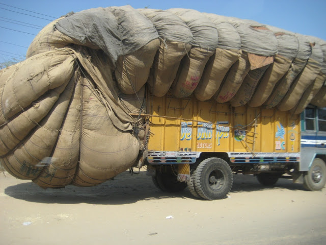 Top 10 Overloaded Trucks - The World Of Photography