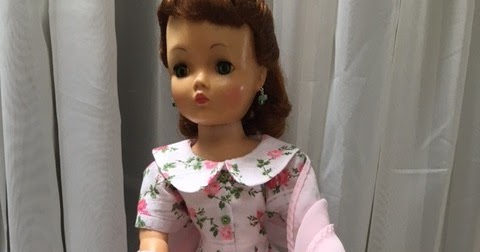 The Savage Pea: Dressing up Cissy