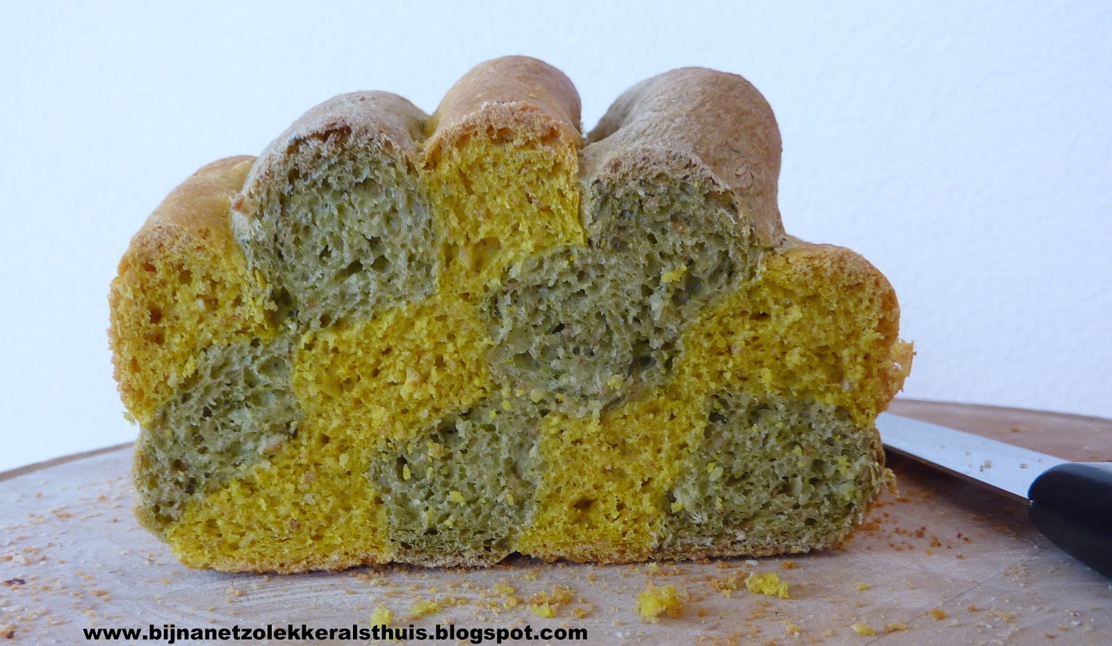 bijna net zo lekker als thuis: Geel-groen geblokt brood