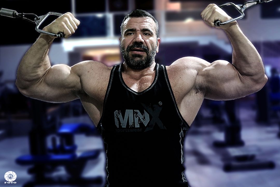 Muscle Lover: Spanish master bodybuilder Toni Lloret (2)