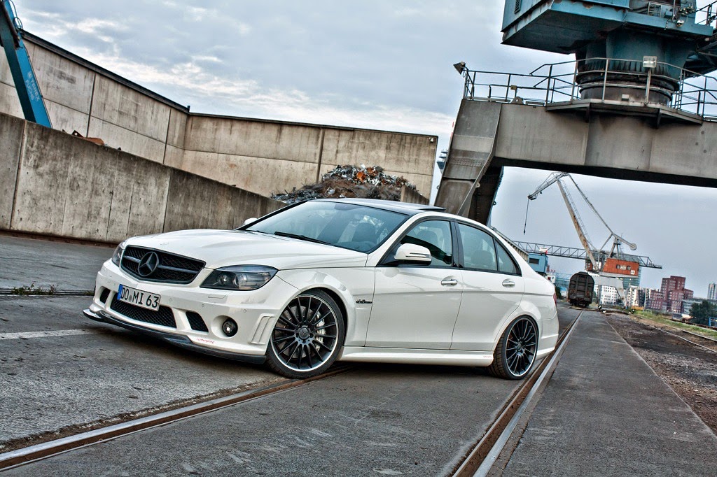 Mercedes-Benz W204 C63 AMG White on Black | BENZTUNING