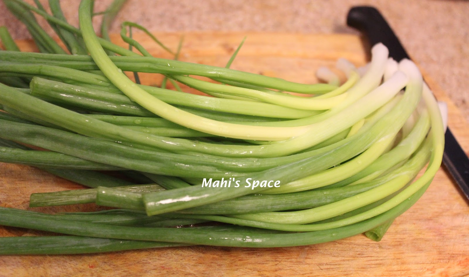 Spring Onion Stir-fry/Vengaayathaal Poriyal ~ Mahi's Kitchen