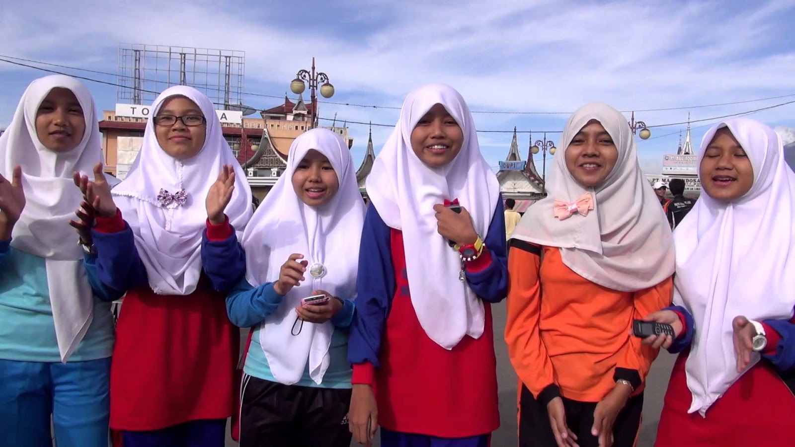 Viaje a la sociedad matriarcal de los Minangkabau de Sumatra, un video ...