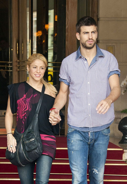 Super Hollywood: Shakira Boyfriend Gerard Pique Pictures And Wallpapers ...