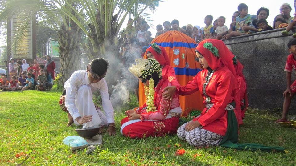 Blog Budaya Indonesia: Tari Sintren, Tari Tradisional Jawa Tengah Yang ...