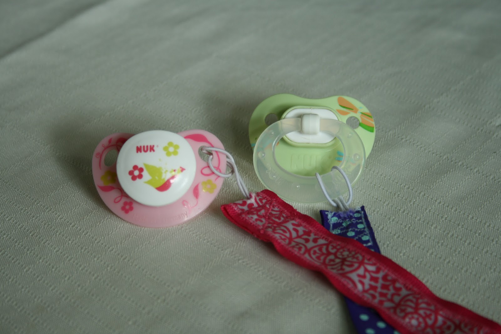 Bits & Baubles: DIY Pacifier Clips