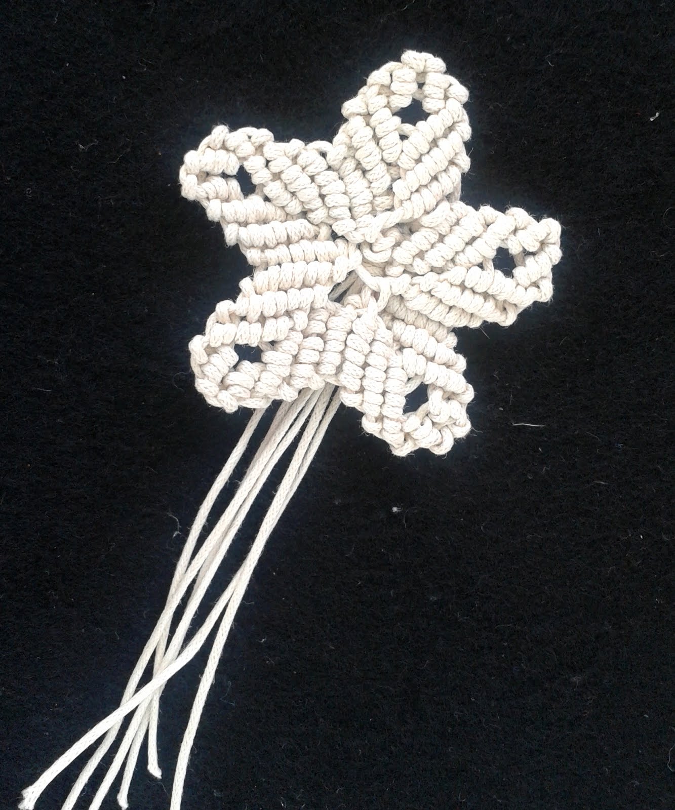 muchoscomplementos: flores de macrame