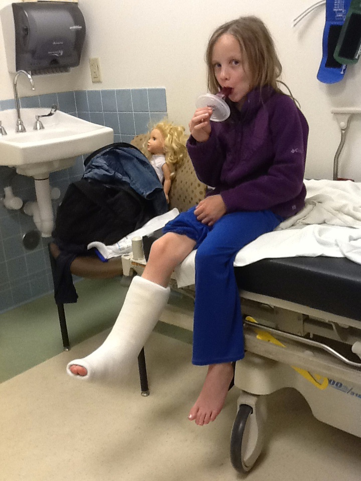 MARLEY & GRAYSON'S SUPER FANTASTIC BLOG: Marley & Her Sprained Ankle
