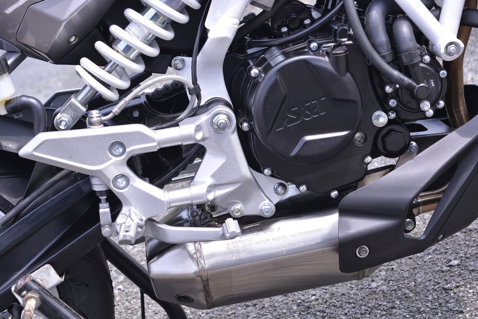 脫韁馬 之 廄: Naza與韓國KR Motors合作推出入門型重機 NAZA N5！